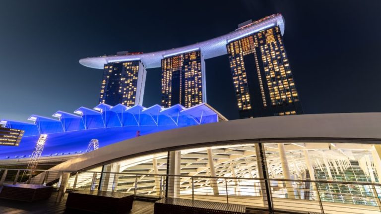 Singapore Landmark: Iconic Structures You Must See - EscapeNormal